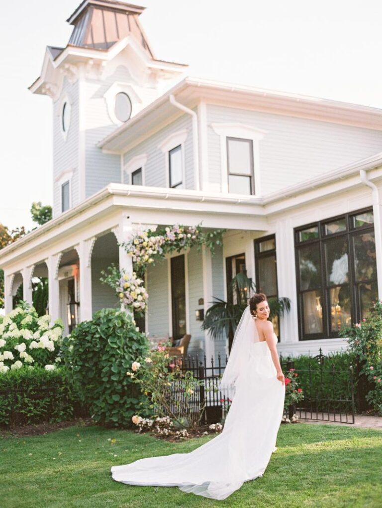A Summery Editorial at Michigan's Lilley Mansion :: Rhiannon Bosse